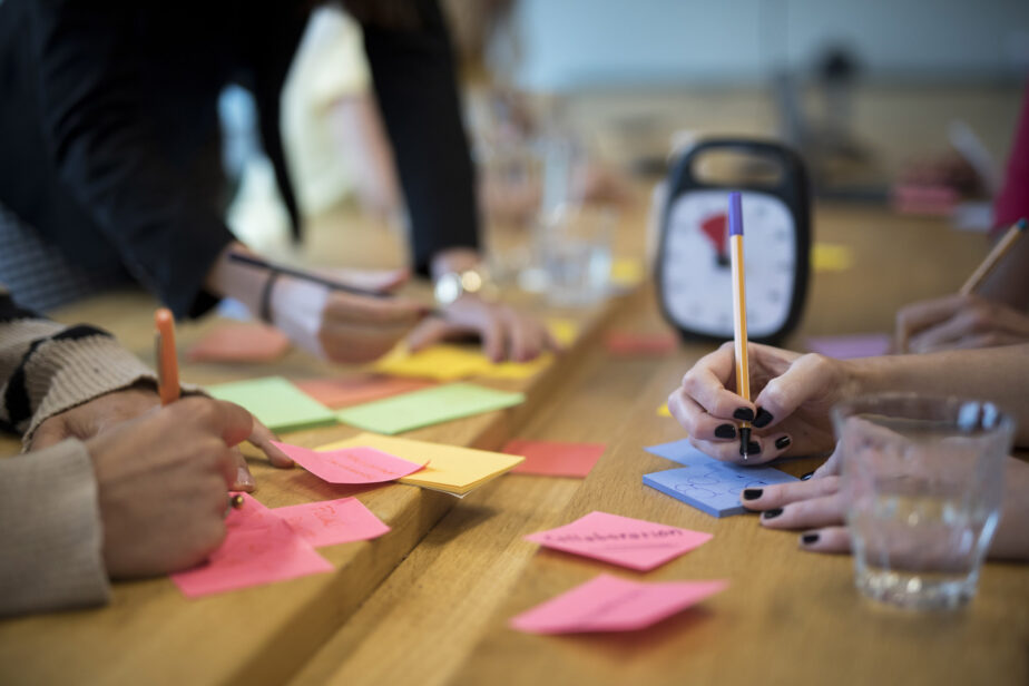 service design for digital service innovation - Essense